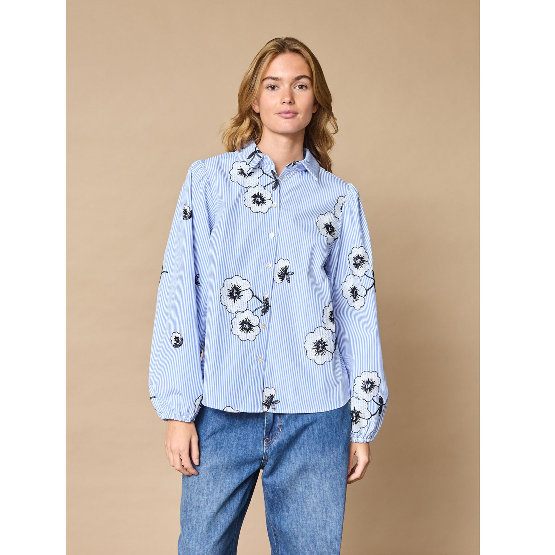 LOVE&DIVINE Skjorte 812 Blue Flower | Fri fragt på dametøj!